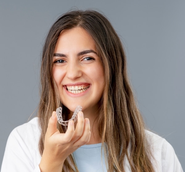 Die wirkungsvolle unsichtbare Zahnspange - Invisalign - dent + face